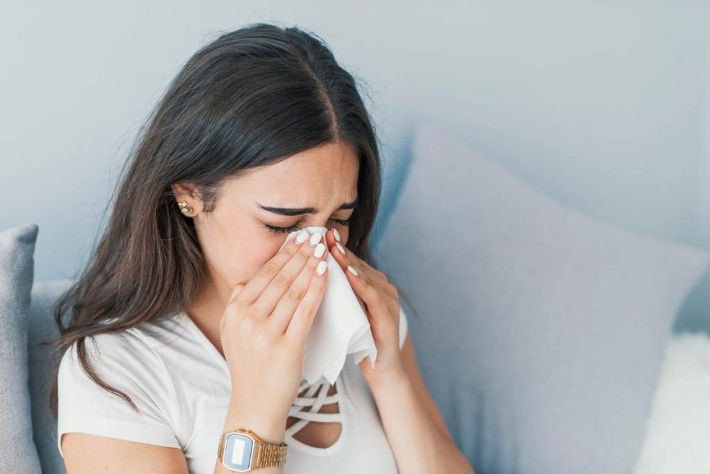 Qué es la rinitis alérgica: síntomas más comunes y tratamiento | Recoletas